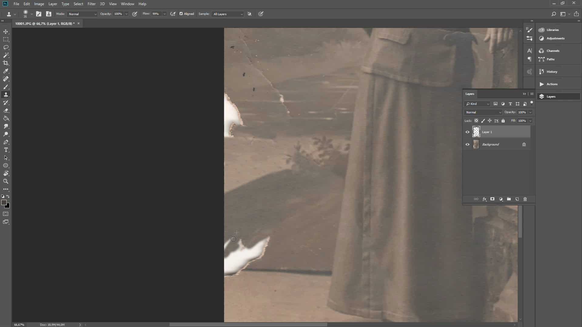 How to Quickly Restore An Old Photo in Adobe Photoshop