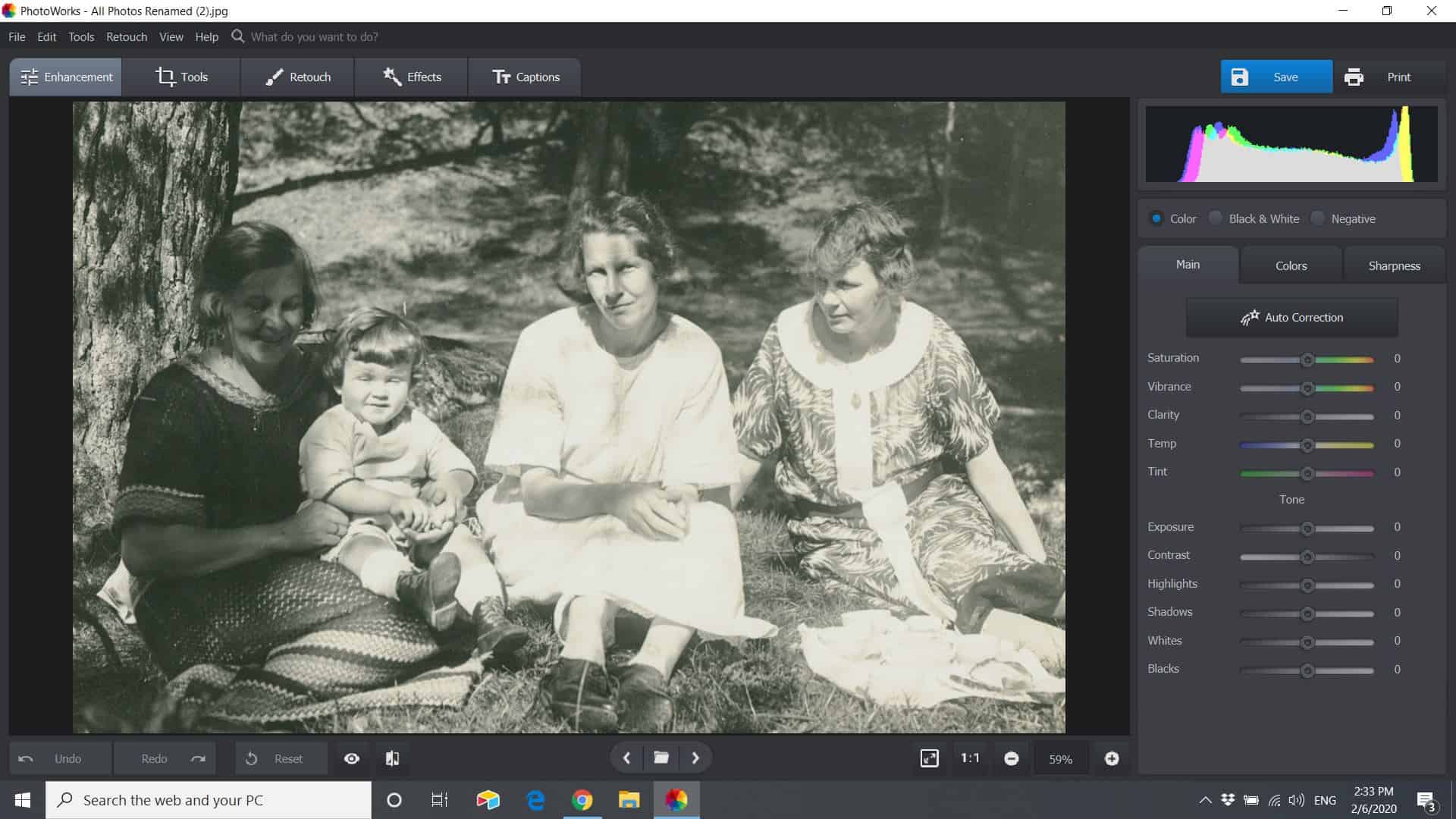 Enhancing a Photo with Visual Captions in PhotoWorks